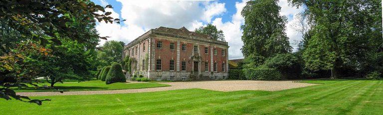 Deans Court House and Gardens Wimborne - Dorset Guide