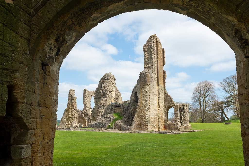 Sherborne Old Castle Visitor Information Ticket Prices Dorset Guide Sherborne Old Castle Visitor Information Ticket Prices Dorset Guide